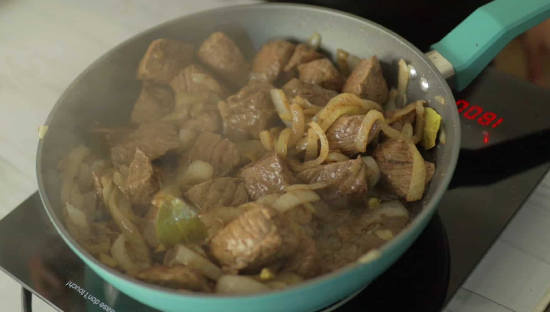 Authentic Arabic Beef Stew (Kebab Halla) with White Rice