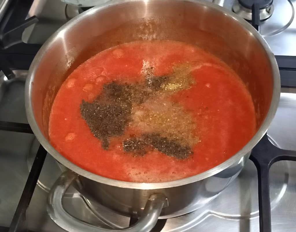 Egyptian Green Beans (Fasoolya Khadra) with Tomato Sauce