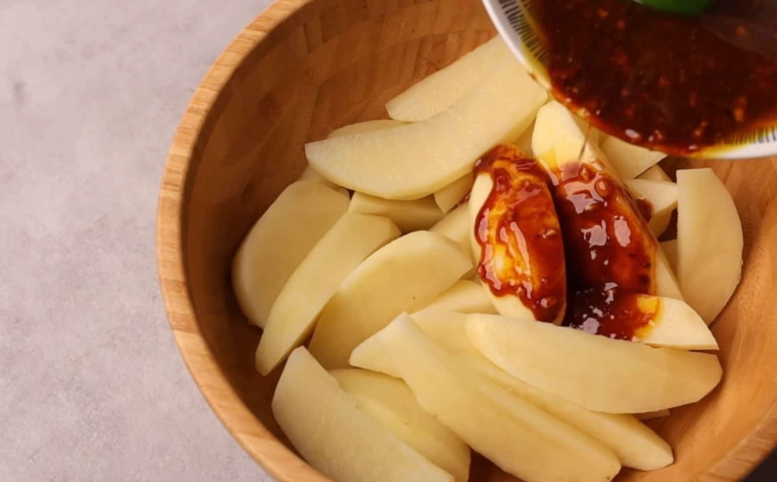 Egyptian Chicken Thighs Casserole - Sanyet Batates Recipe